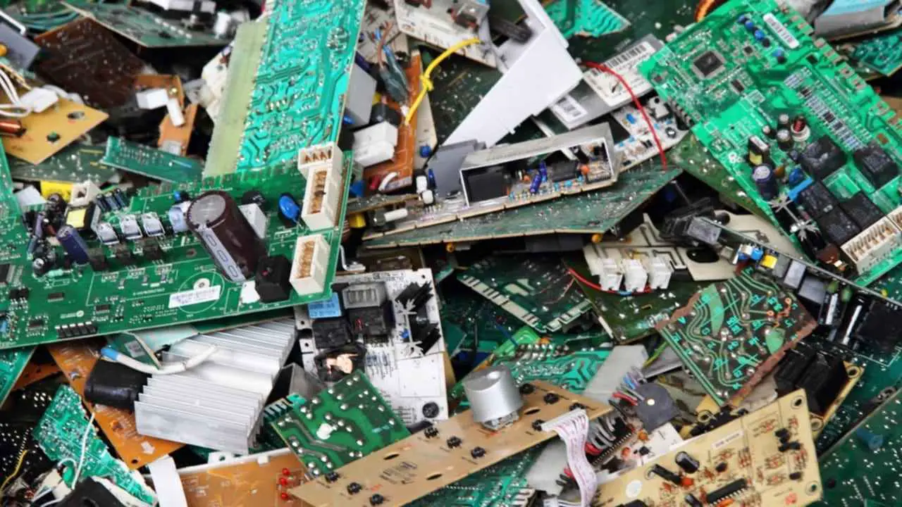 How to Recycle Circuit Boards [6 Stages of Recycling]