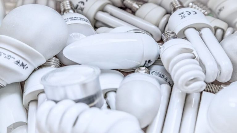 How to Recycle Fluorescent Light Bulbs [6 Creative Ways]